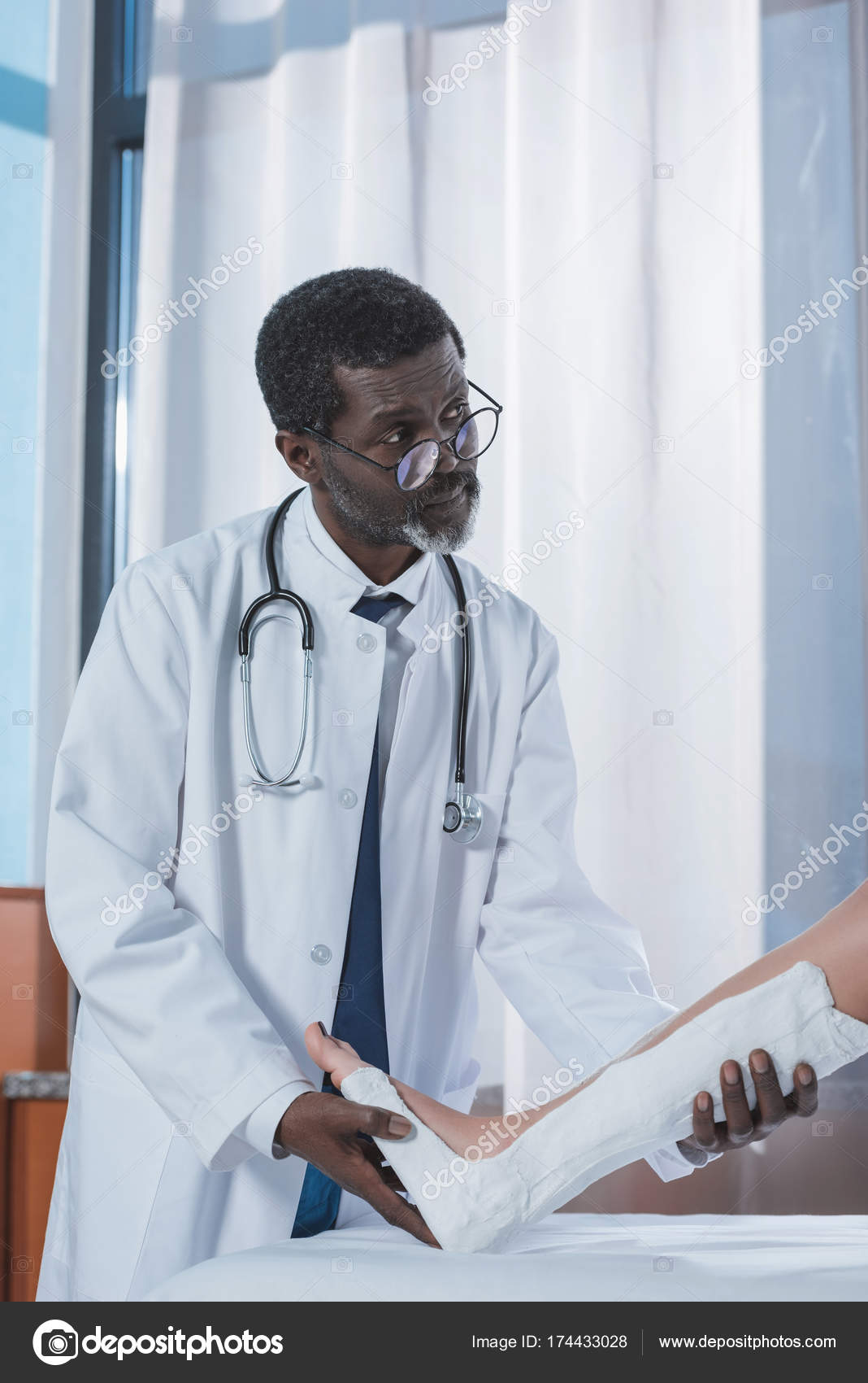 Doctor putting on plaster cast — Stock Photo © IgorVetushko #174433028