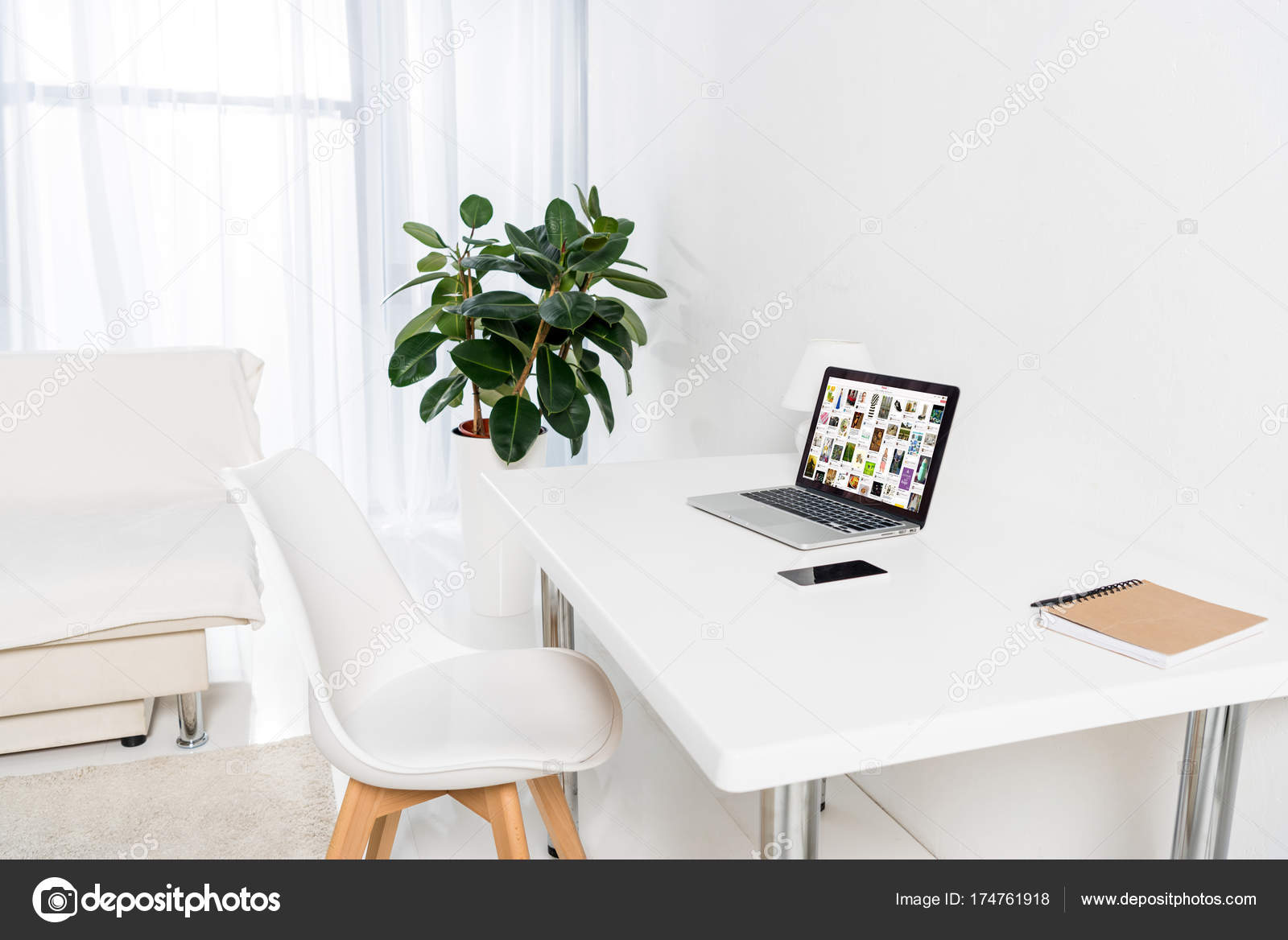 Laptop Pinterest Website Screen Table Living Room – Stock Editorial ...