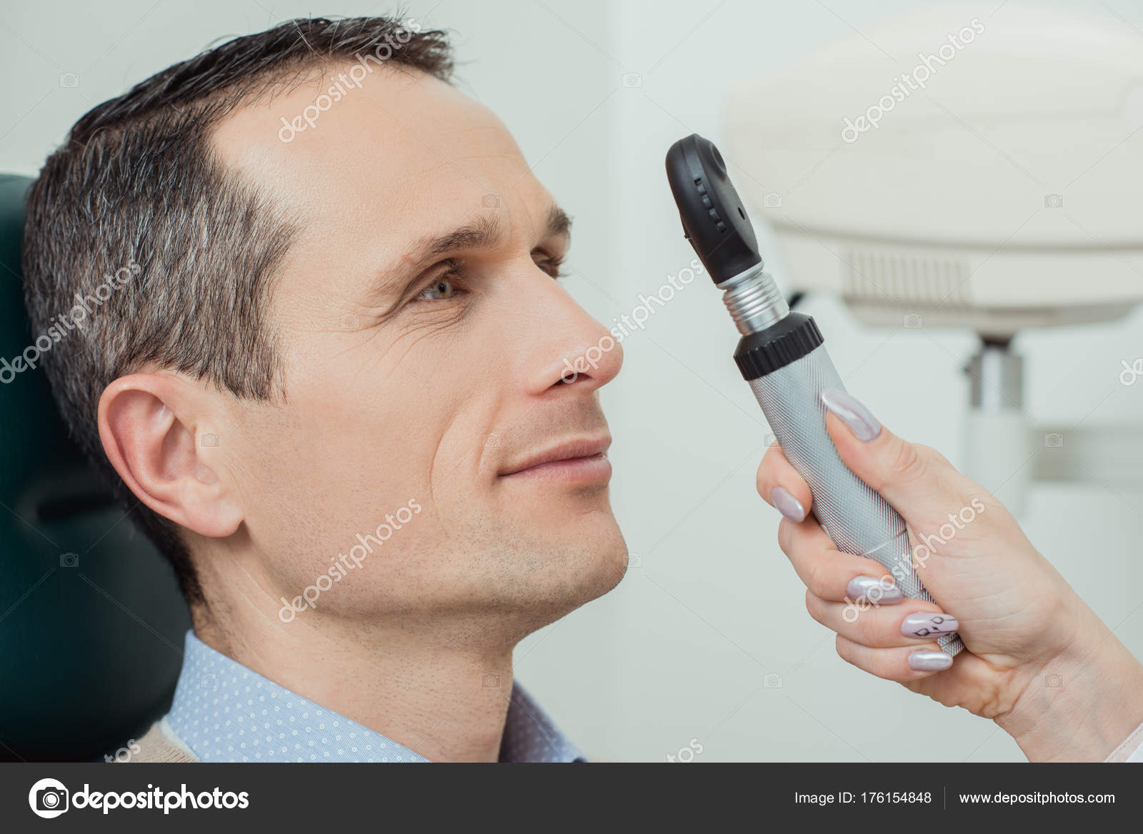 Side View Man Getting Eye Test Ophthalmologist Clinic — Stock Photo ...