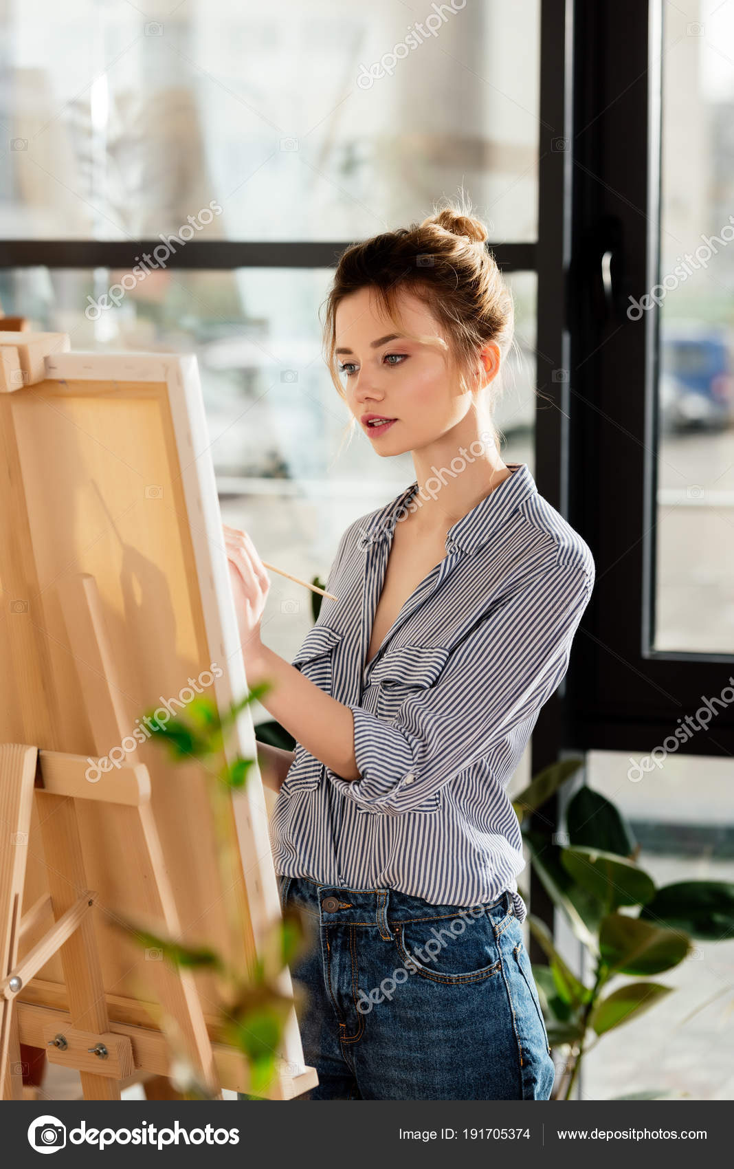 Young Attractive Female Artist Drawing Picture Studio — Stock Photo ... Young Attractive Female Artist Drawing Picture Studio — Stock Photo ...