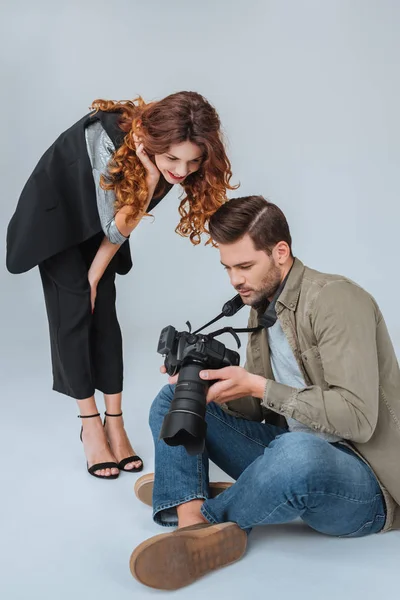 Photographer and model on fashion shoot — Stock Photo © AllaSerebrina ...
