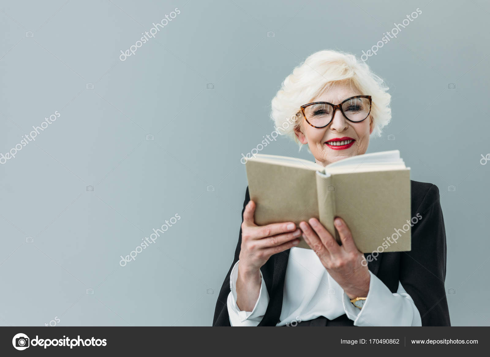 Senior lady reading book — Stock Photo © AllaSerebrina #170490862