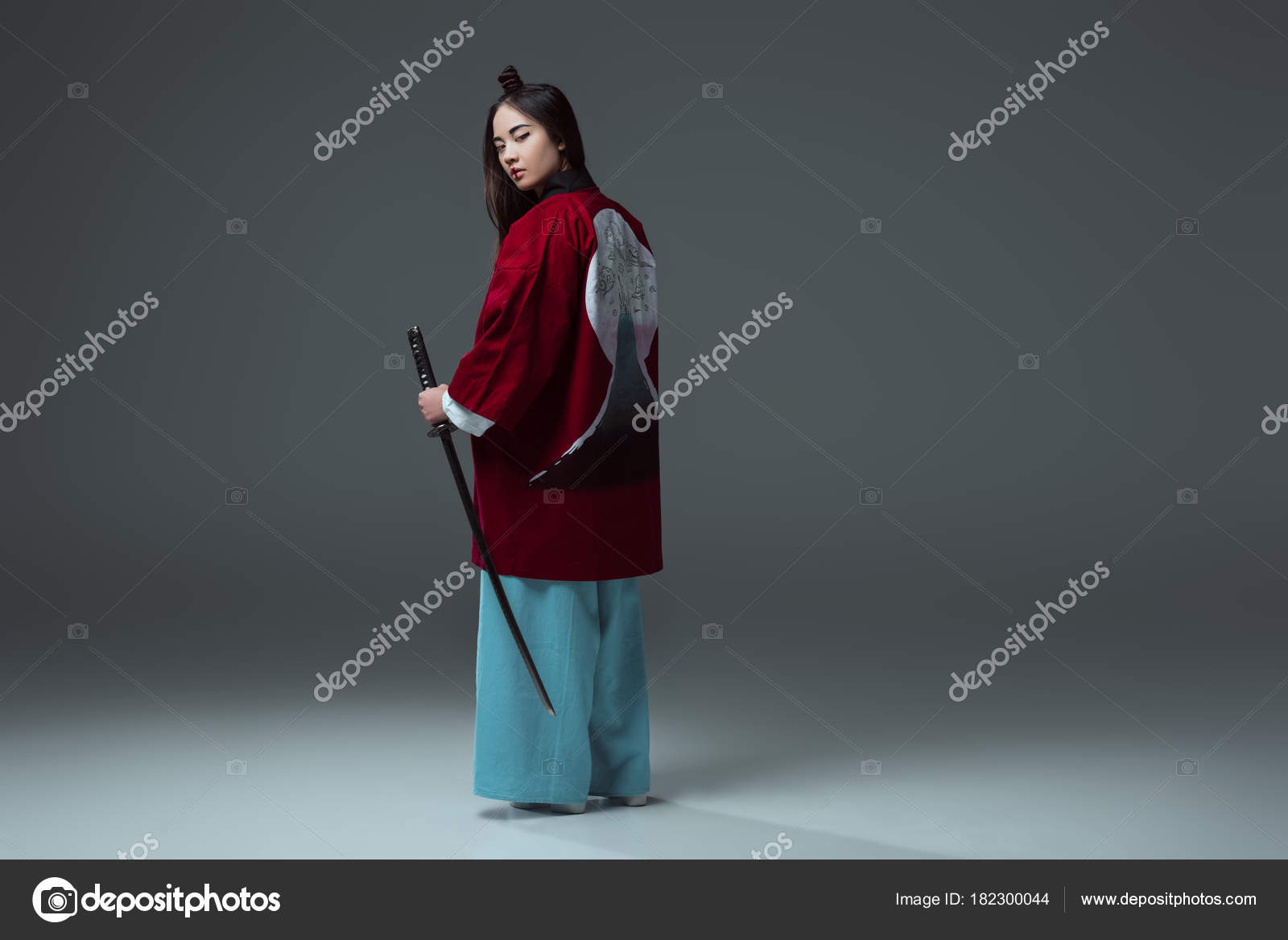 Back View Samurai Kimono Holding Katana Looking Camera Grey — Stock ...