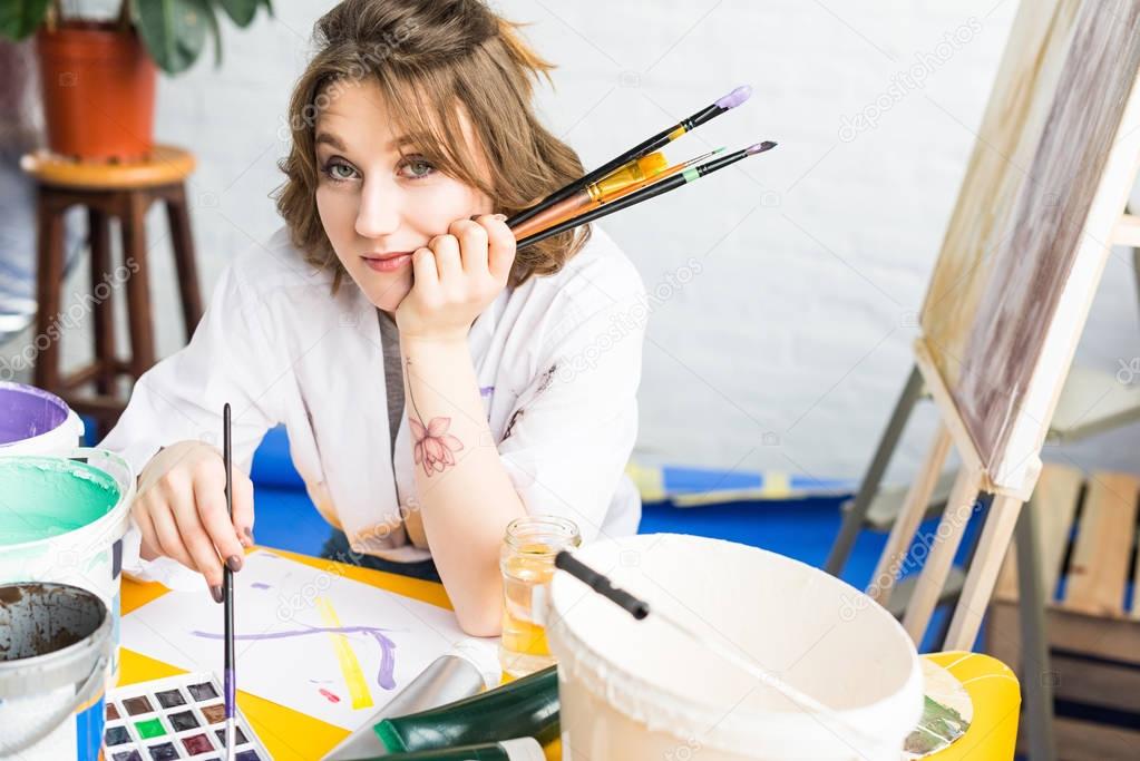 Joven sensaci n de aburrimiento en estudio de luz 2024