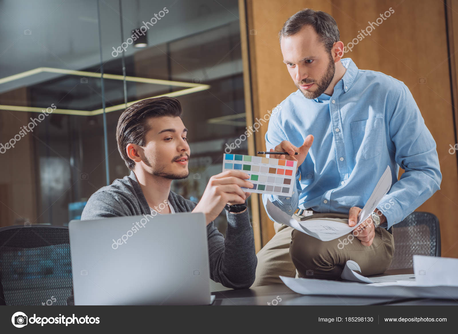 Creative Designers Picking Color Palette Together Office — Free Stock ...