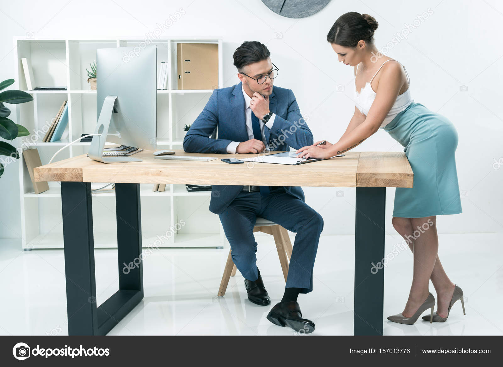 Secretary talking to boss at office — Stock Photo © EdZbarzhyvetsky ... Secretary talking to boss at office — Stock Photo © EdZbarzhyvetsky ...