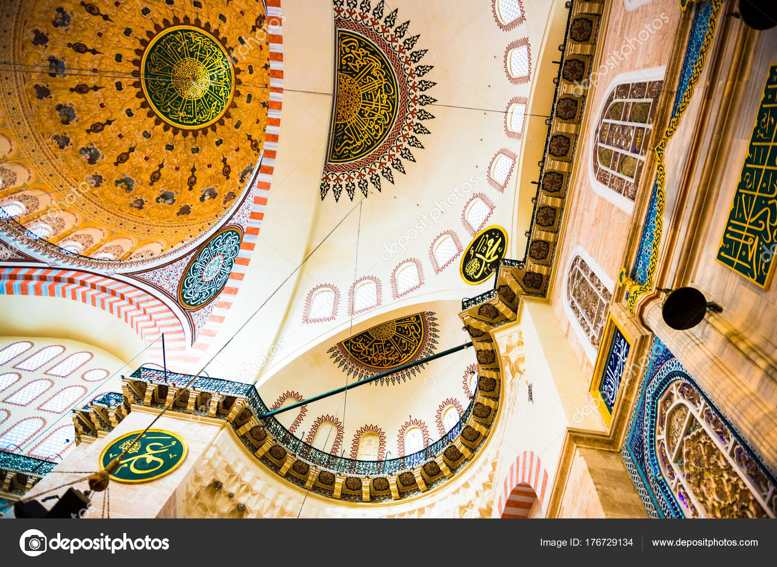 Interior decoration and artworks of Suleymaniye mosque – Stock ...