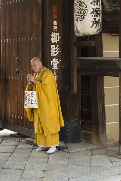 A shinto priest Stock Photos, Royalty Free A shinto priest Images ...