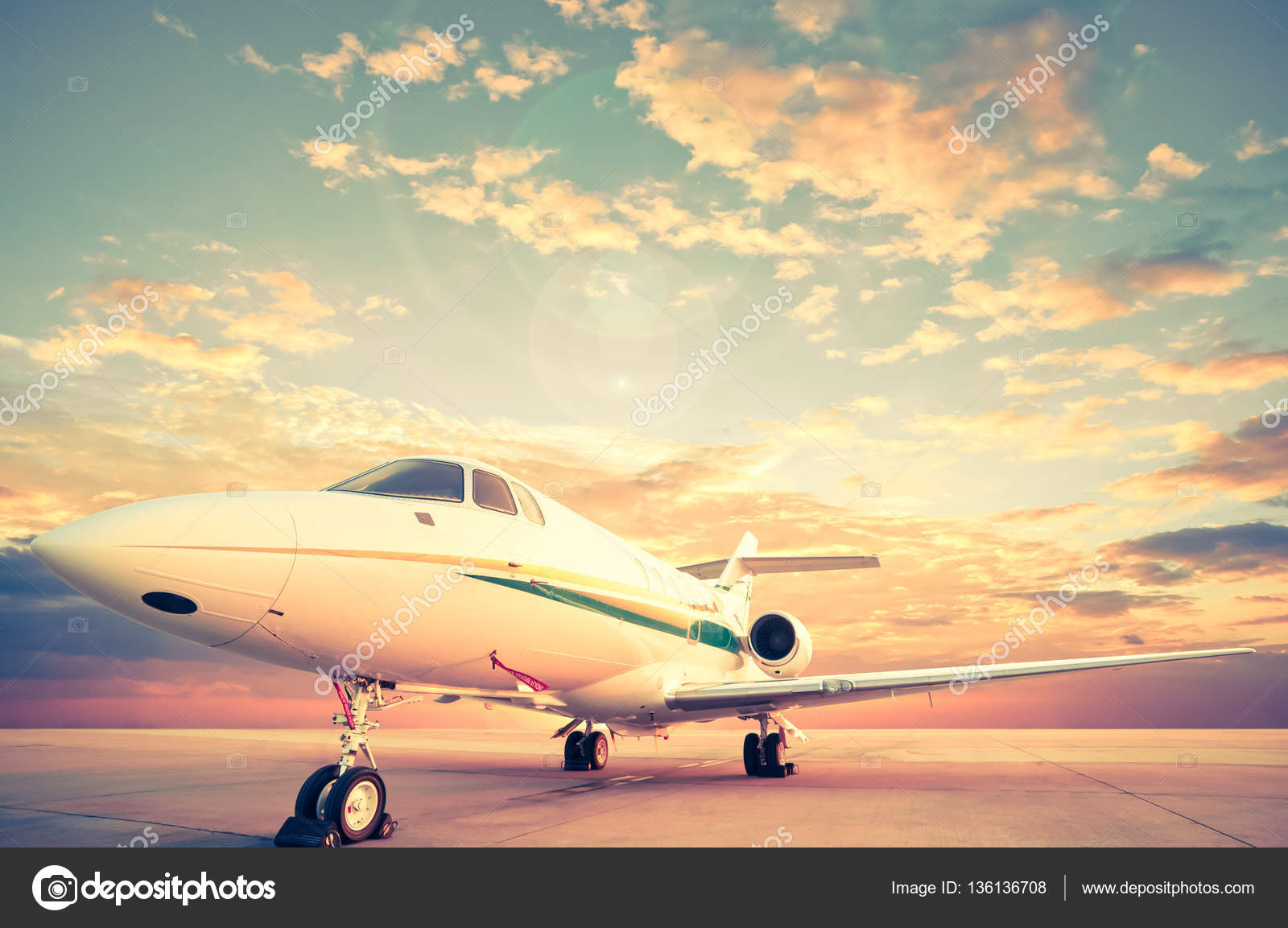 Jet plane - retro vintage filter effect Stock Photo by ©tratong 136136708