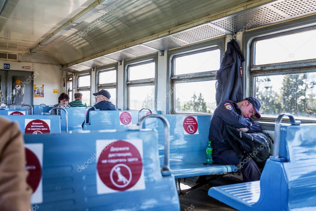 Moscú, Rusia, 05 / 11 / 2020: Marcado en los asientos del tren para ...