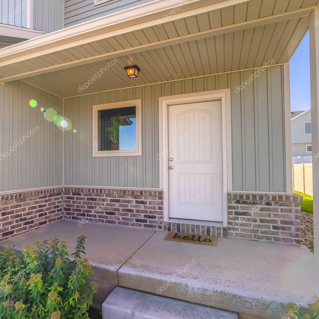 Plaza Puerta delantera y porche de casa moderna de dos pisos 2023