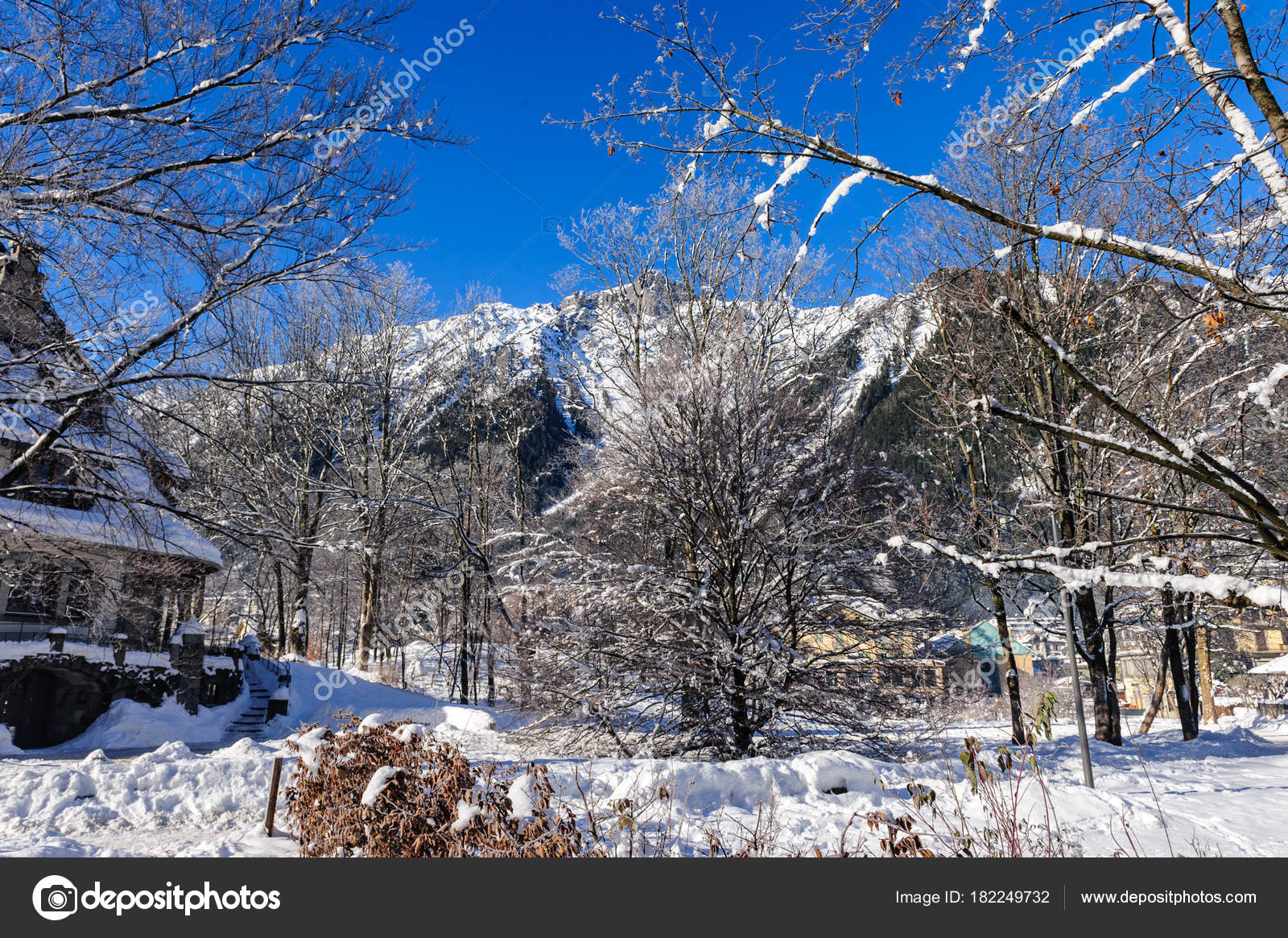 Snowy Chamonix de Mont Blanc on a Christmas Day – Stock Editorial Photo ...