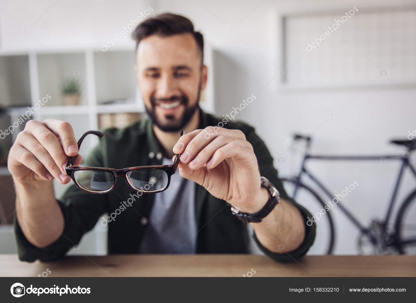 Man holding eyeglasses — Stock Photo © SarkisSeysian #158332210