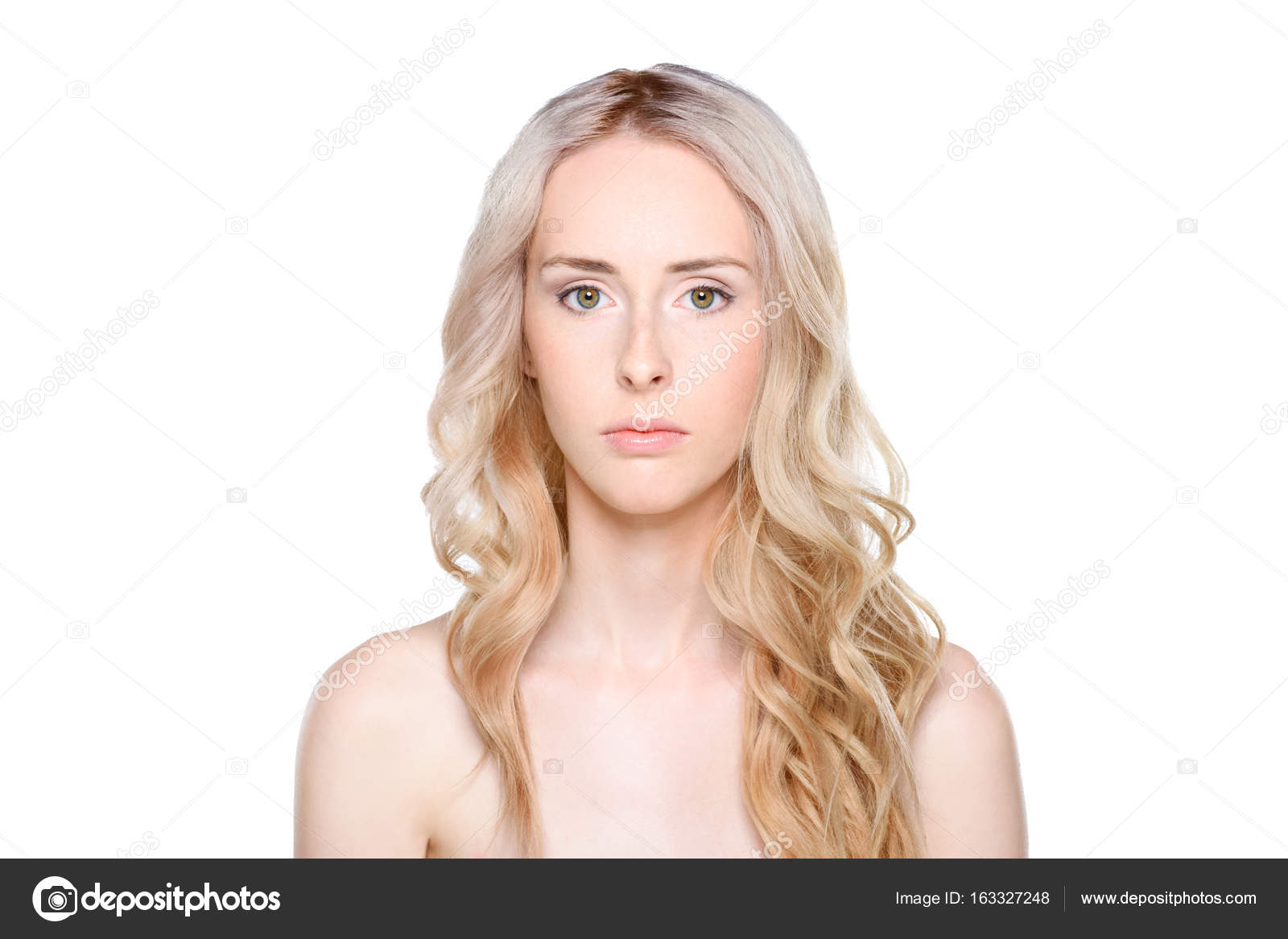 Mulher olhando para a câmera — Stock Photo © AndrewLozovyi #163327248