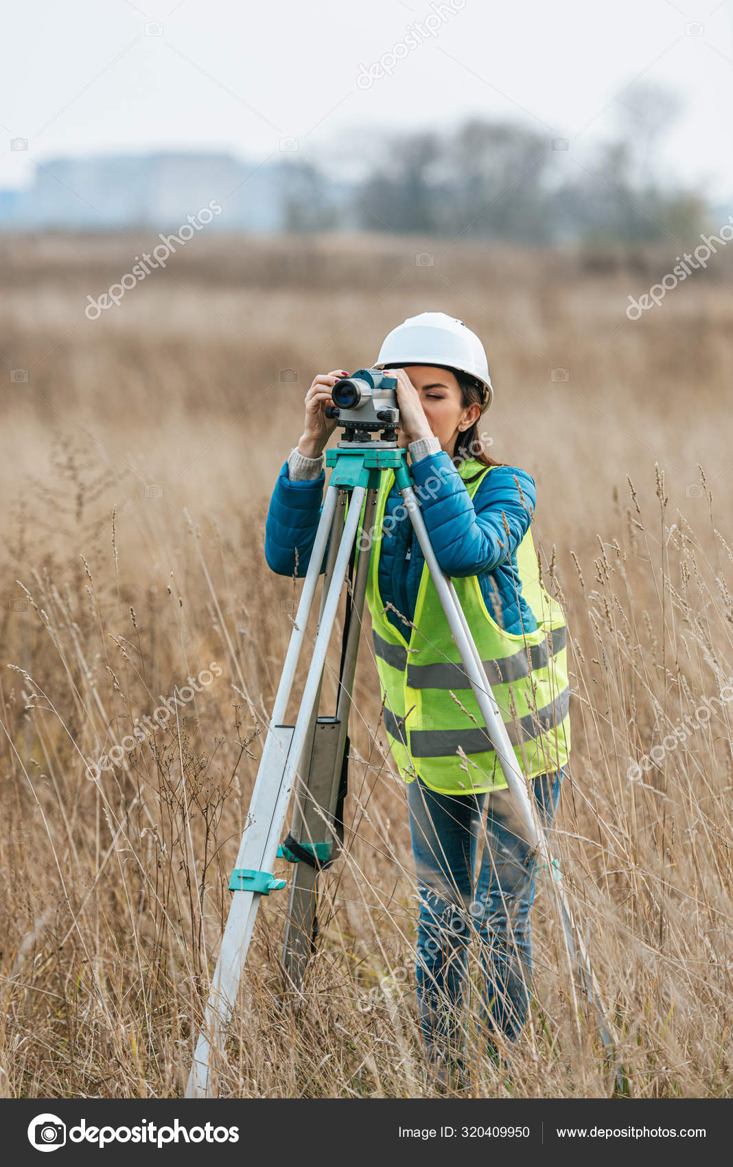Female Surveyor Working Digital Level Field — Stock Photo ...