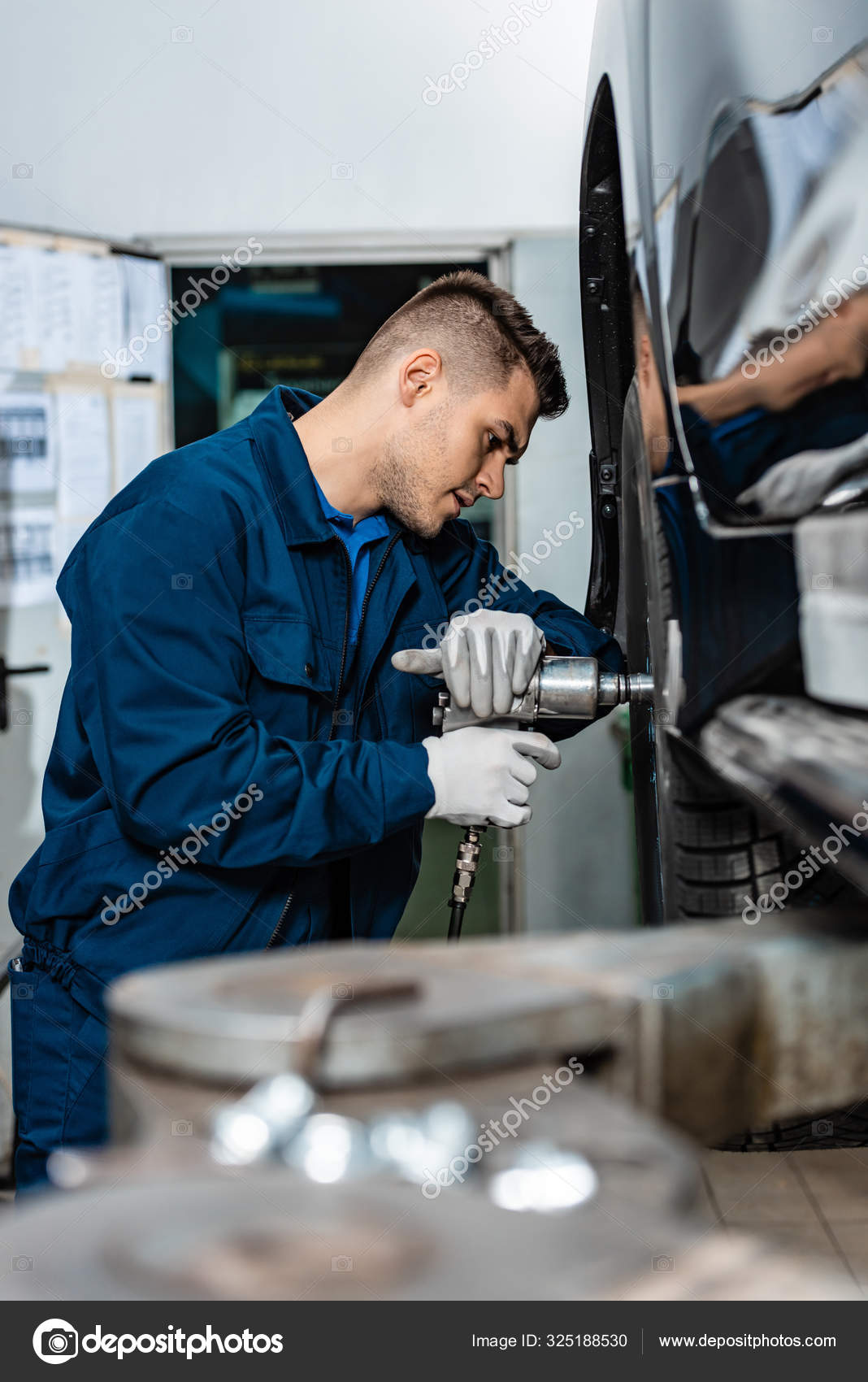 Selective Focus Young Mechanic Installing Wheel Car Workshop Stock ... Selective Focus Young Mechanic Installing Wheel Car Workshop Stock ...