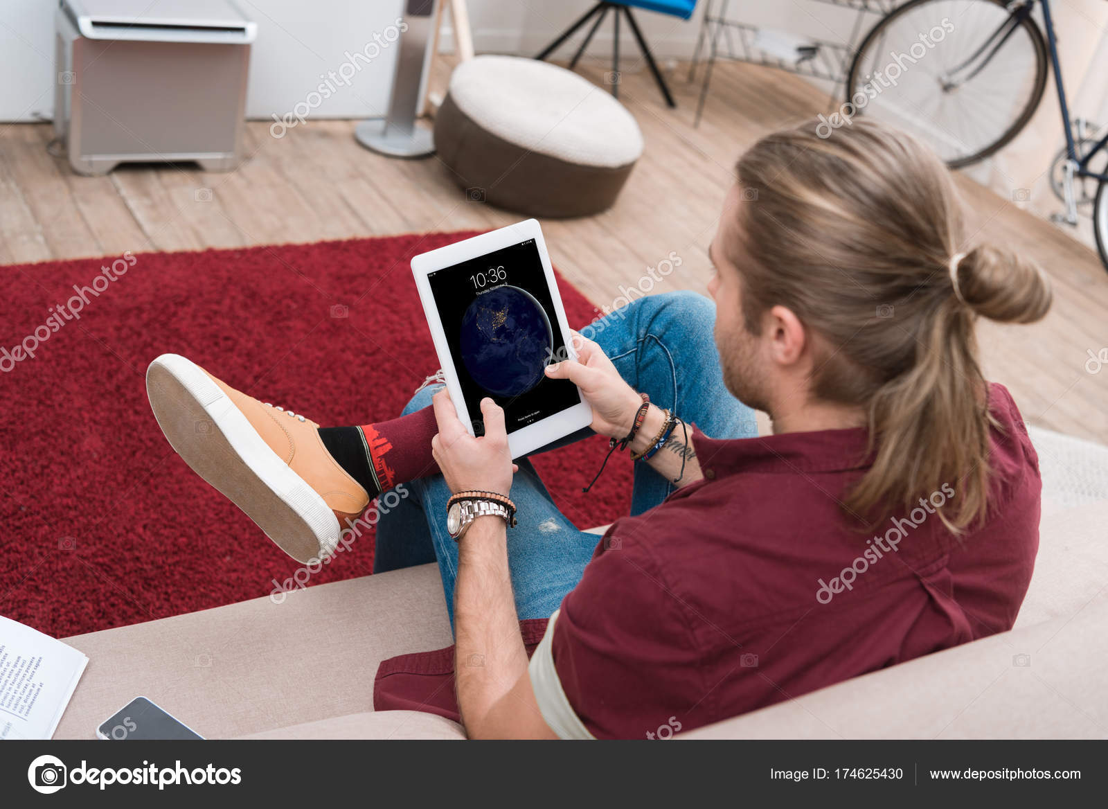 Man Sitting Sofa While Using Ipad Tablet – Stock Editorial Photo ...