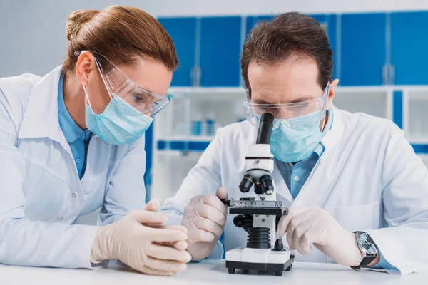 Microscopio da laboratorio Stock Photos, Royalty Free Microscopio da ...