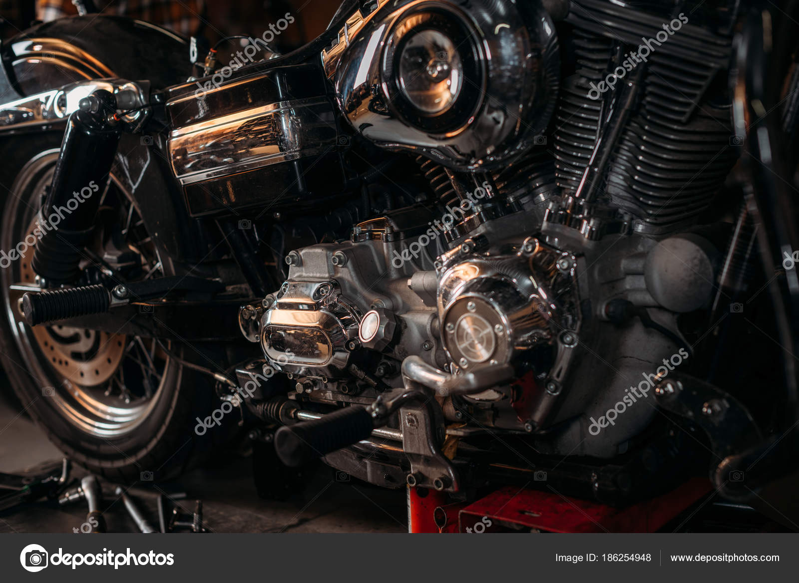 Close Shot Vintage Motorcycle Engine Stock Photo by ©VitalikRadko 186254948