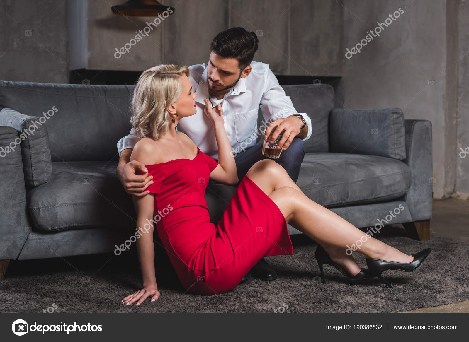 Seductive Beautiful Young Couple Looking Each Other Foreplay — Stock