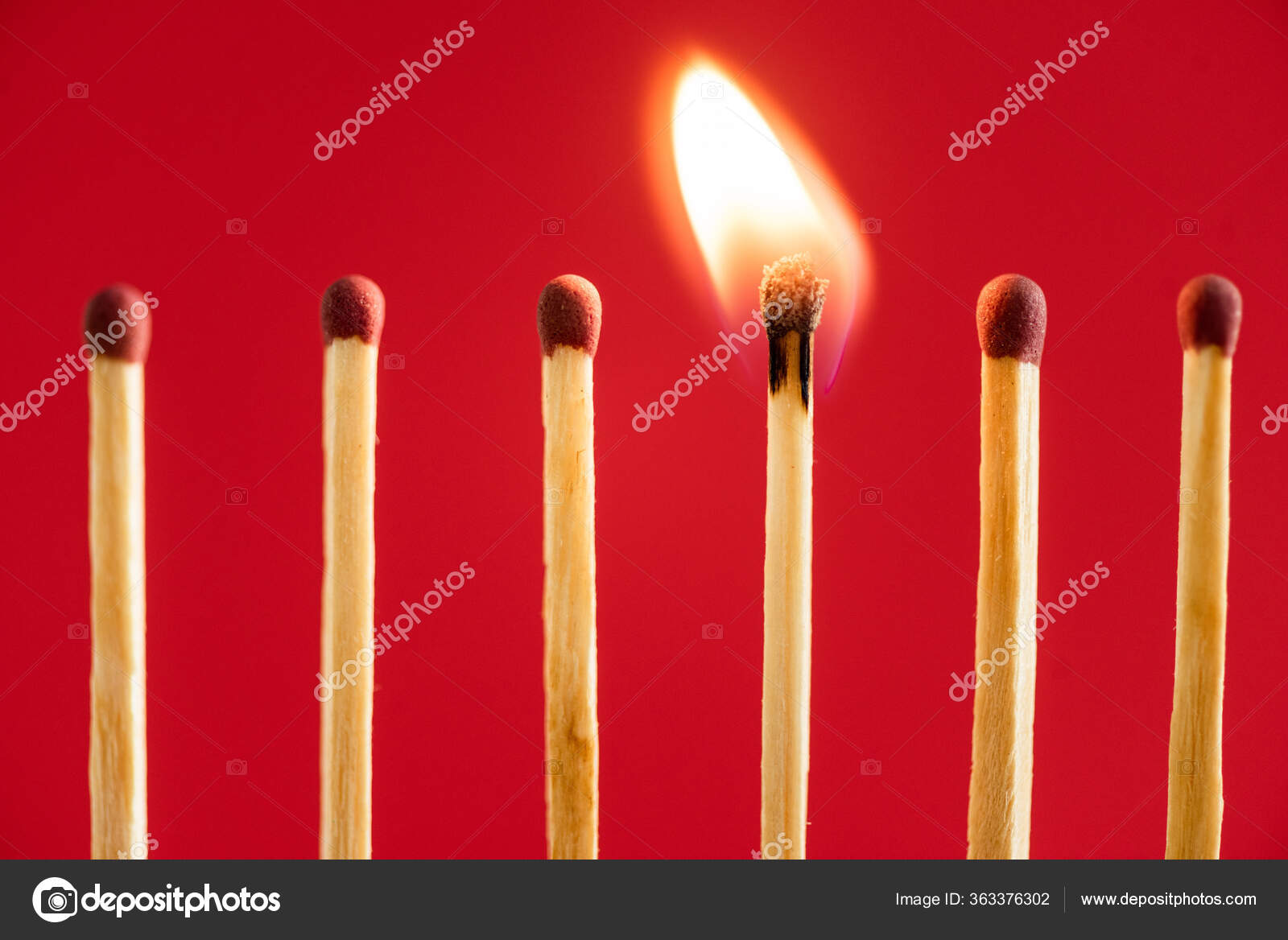 Partido Con Fuego Entre Cerillas Quemadas Rojo — Foto de stock ...