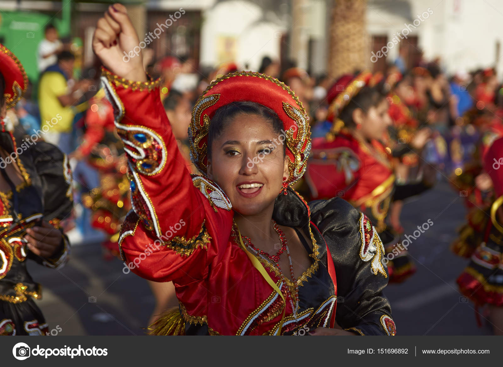 Bailarines caporales en el Carnaval de Oruro — Foto editorial de stock © richardsjeremy #151696892