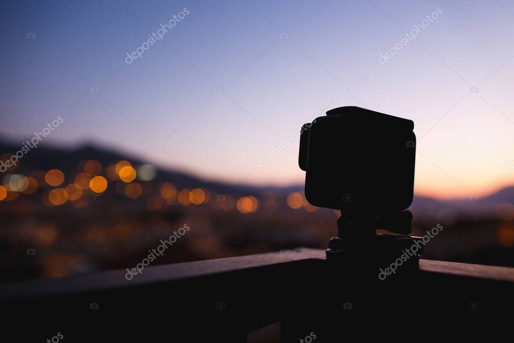 Toma de video timelaps en c mara de acci n al atardecer o al amanecer. 2024