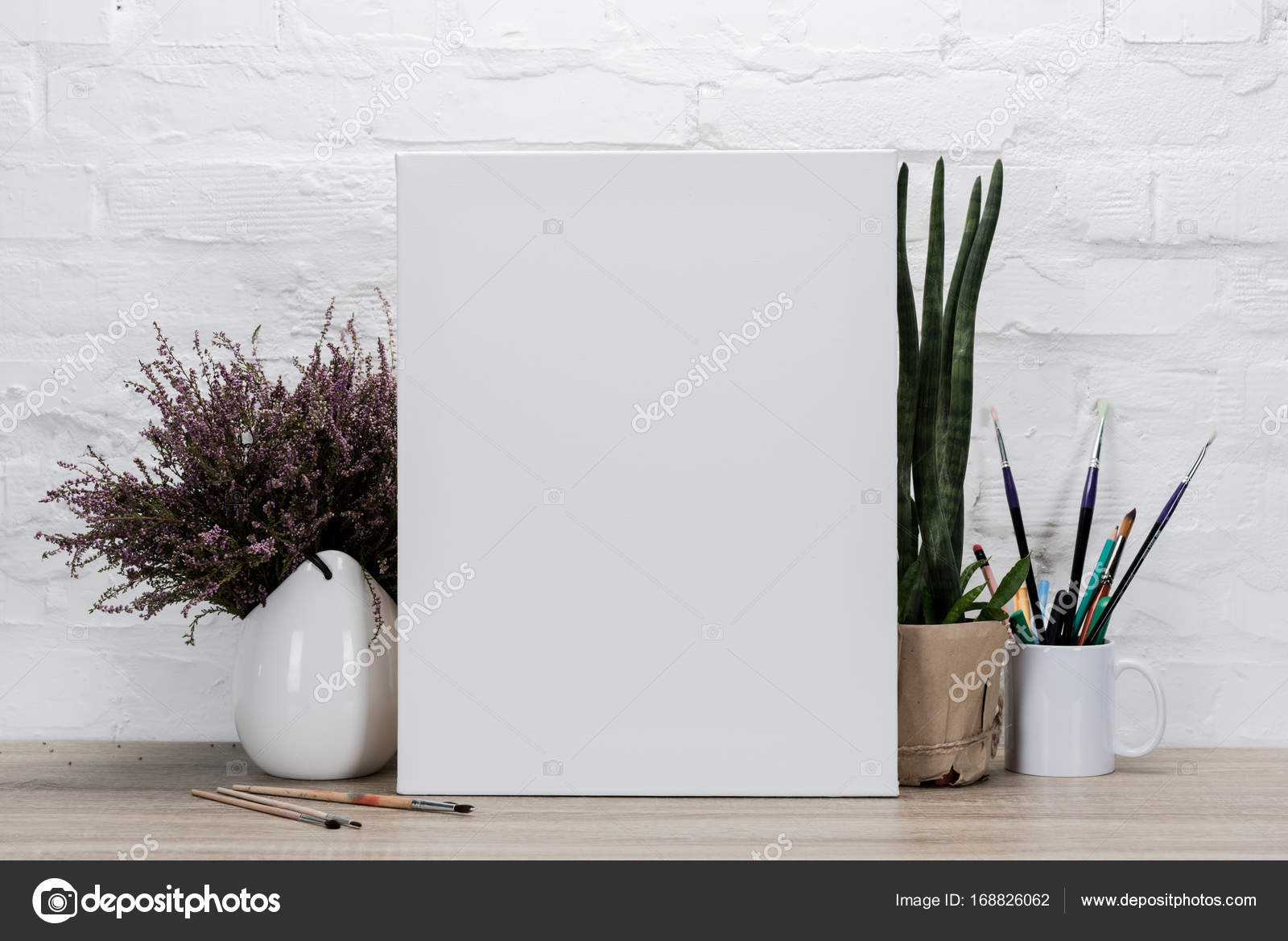Empty drawing easel on table — Stock Photo © VadimVasenin #168826062