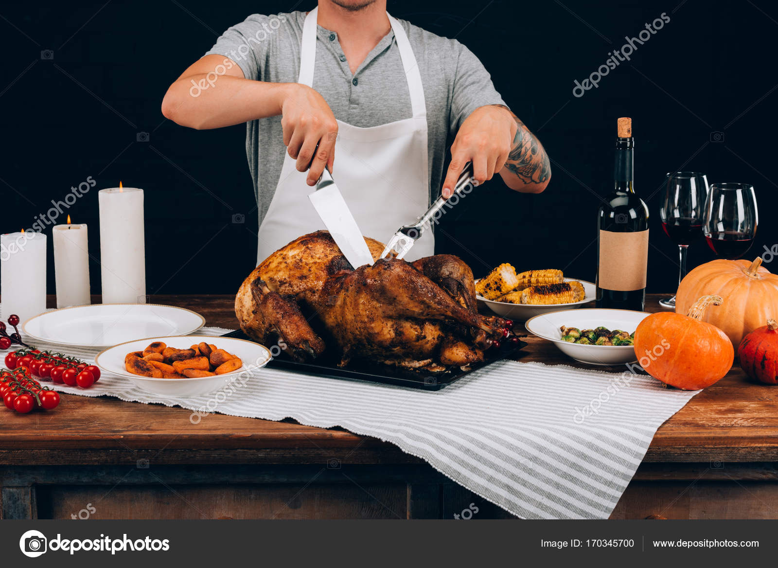 Man cutting turkey on thanksgiving day — Stock Photo © VadimVasenin ...