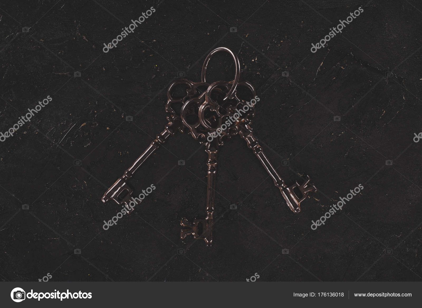 Top View Vintage Metal Bunch Keys Black Table Stock Photo by ...