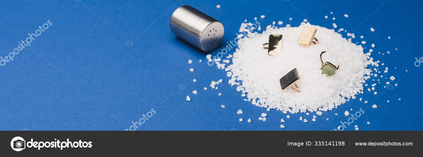 Panoramic Shot Jewellery Rings Salt Salt Shaker Blue Background — Stock ...