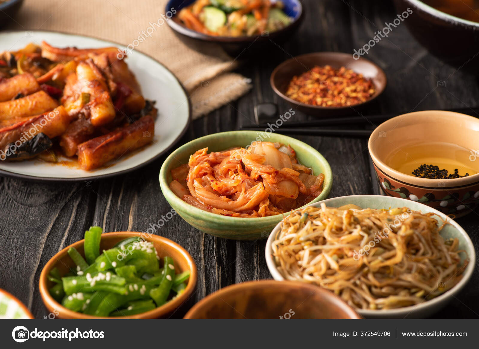 Foco Selectivo Kimchi Picante Cerca Topokki Guarniciones Coreanas ...