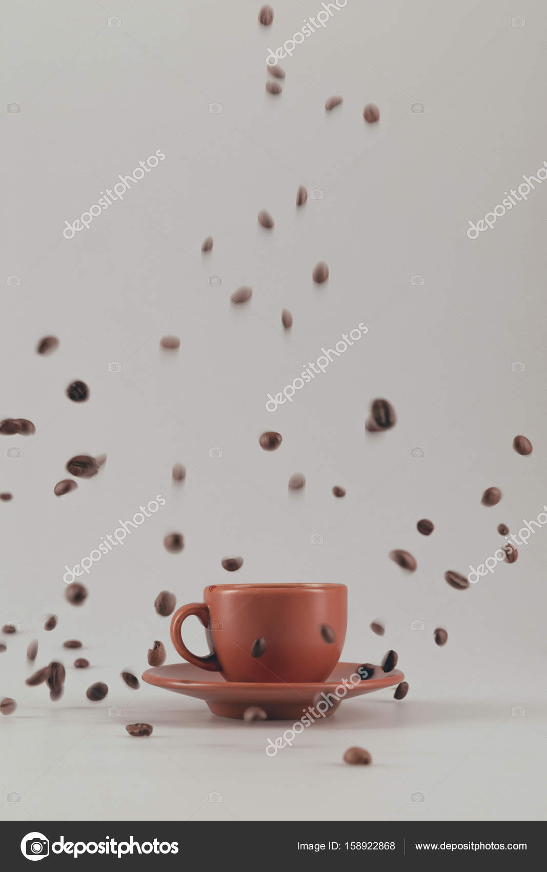 Coffee cup with falling coffee grains — Stock Photo © AntonMatyukha ...