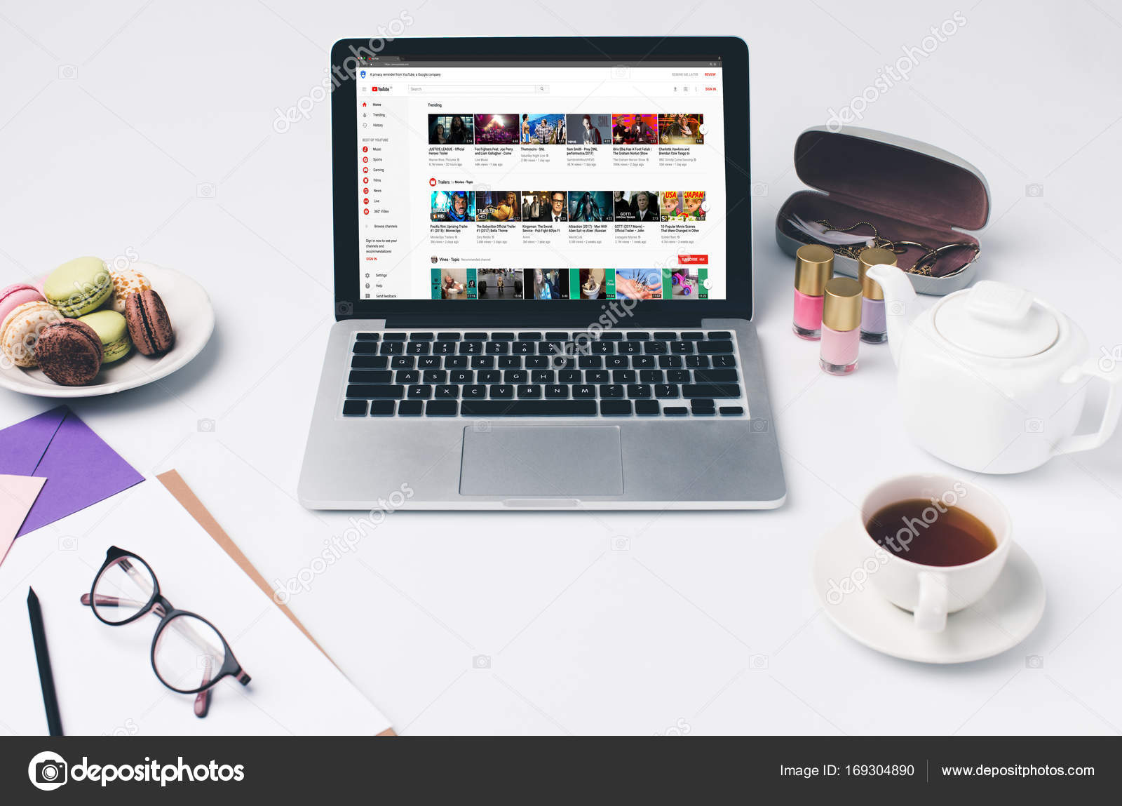 Laptop with youtube website at workplace – Stock Editorial Photo ...