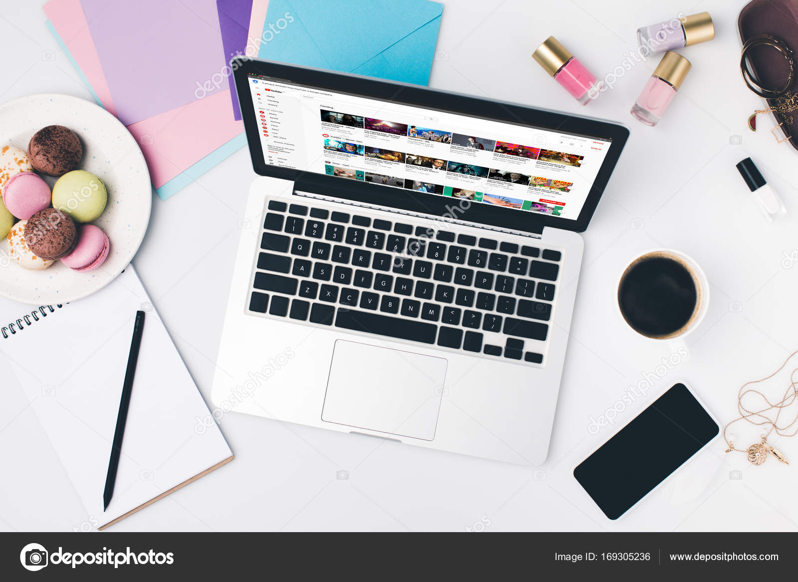 Laptop with youtube website at workplace – Stock Editorial Photo ...