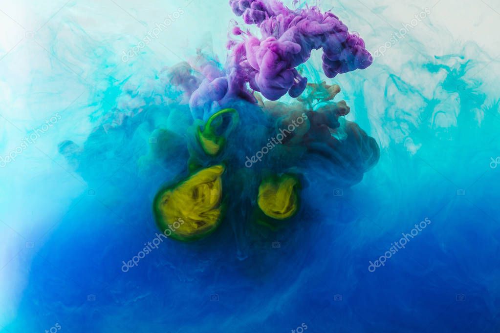 Vista de cerca de la mezcla de azul, turquesa, amarillo y p rpura ...