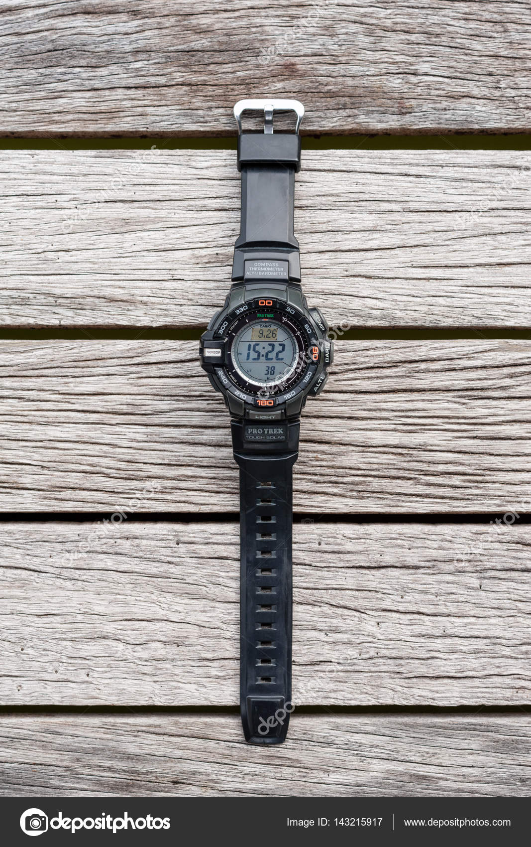 Reloj de pulsera digital negro — Foto editorial de stock #143215917 ...