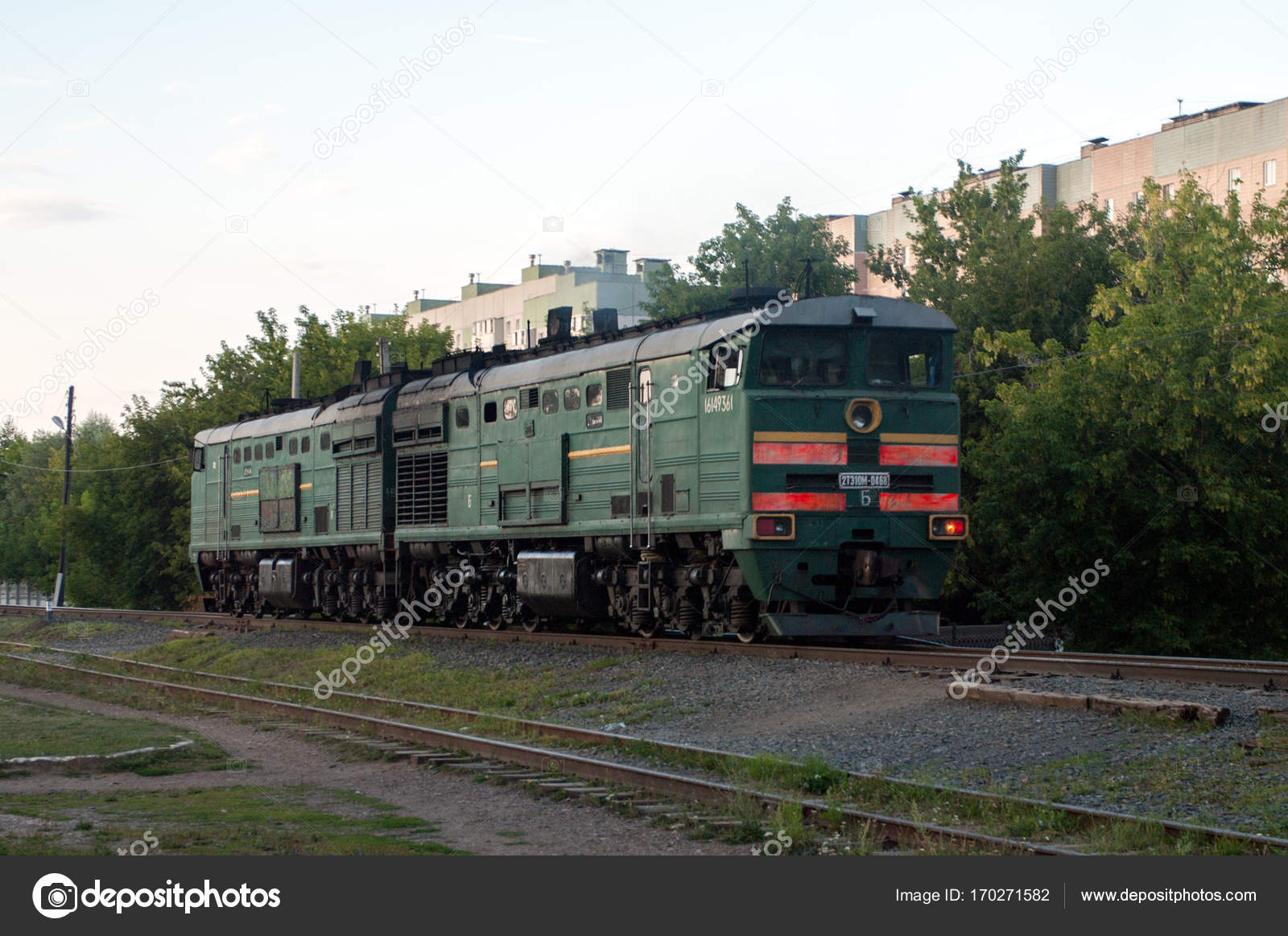 Two Piece Mainline Freight Diesel Locomotive 2Te10M 0468 Arriving ...