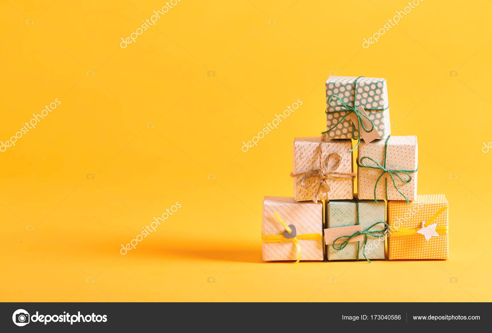 Little handmade gift boxes — Stock Photo © Melpomene #173040586