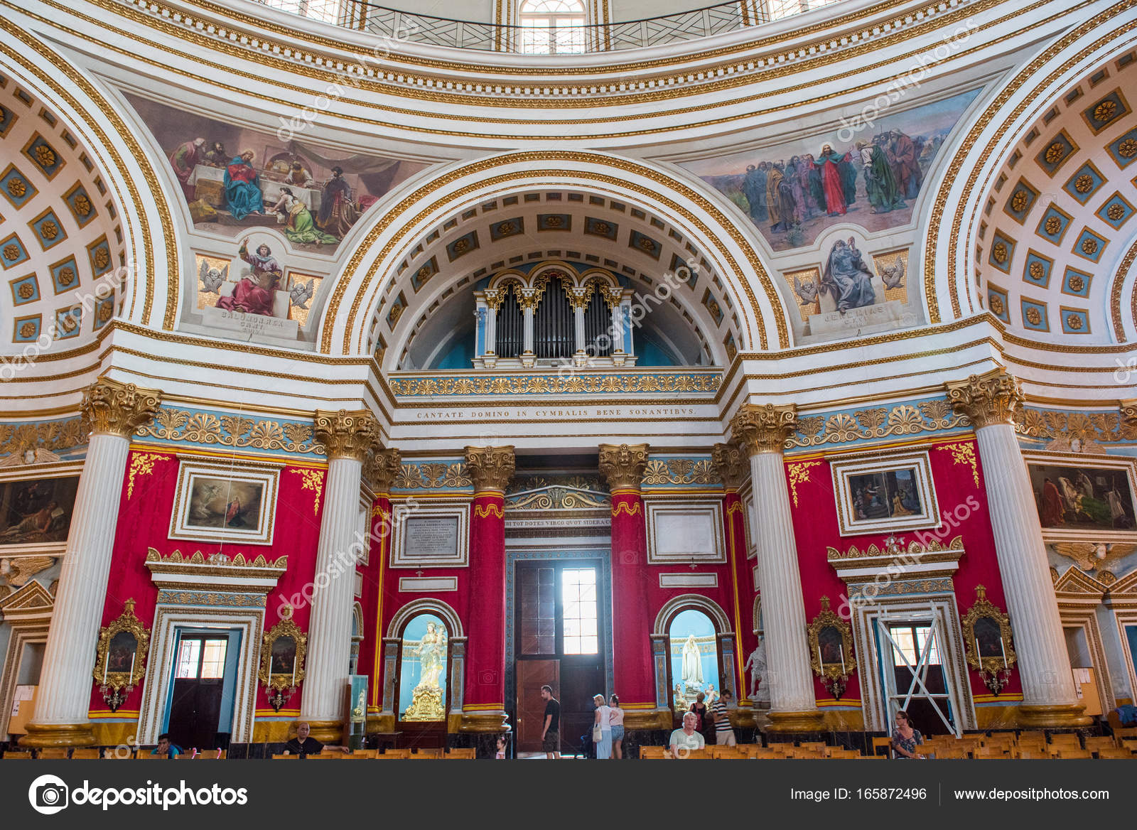 Interior of the dome of the Mosta rotunda. Malta — Stock Editorial Photo © salajean #165872496