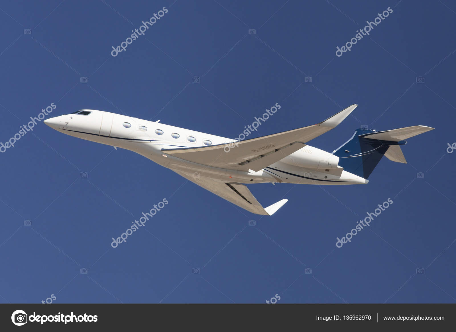 Gulfstream G650 taking off – Stock Editorial Photo © santirf #135962970