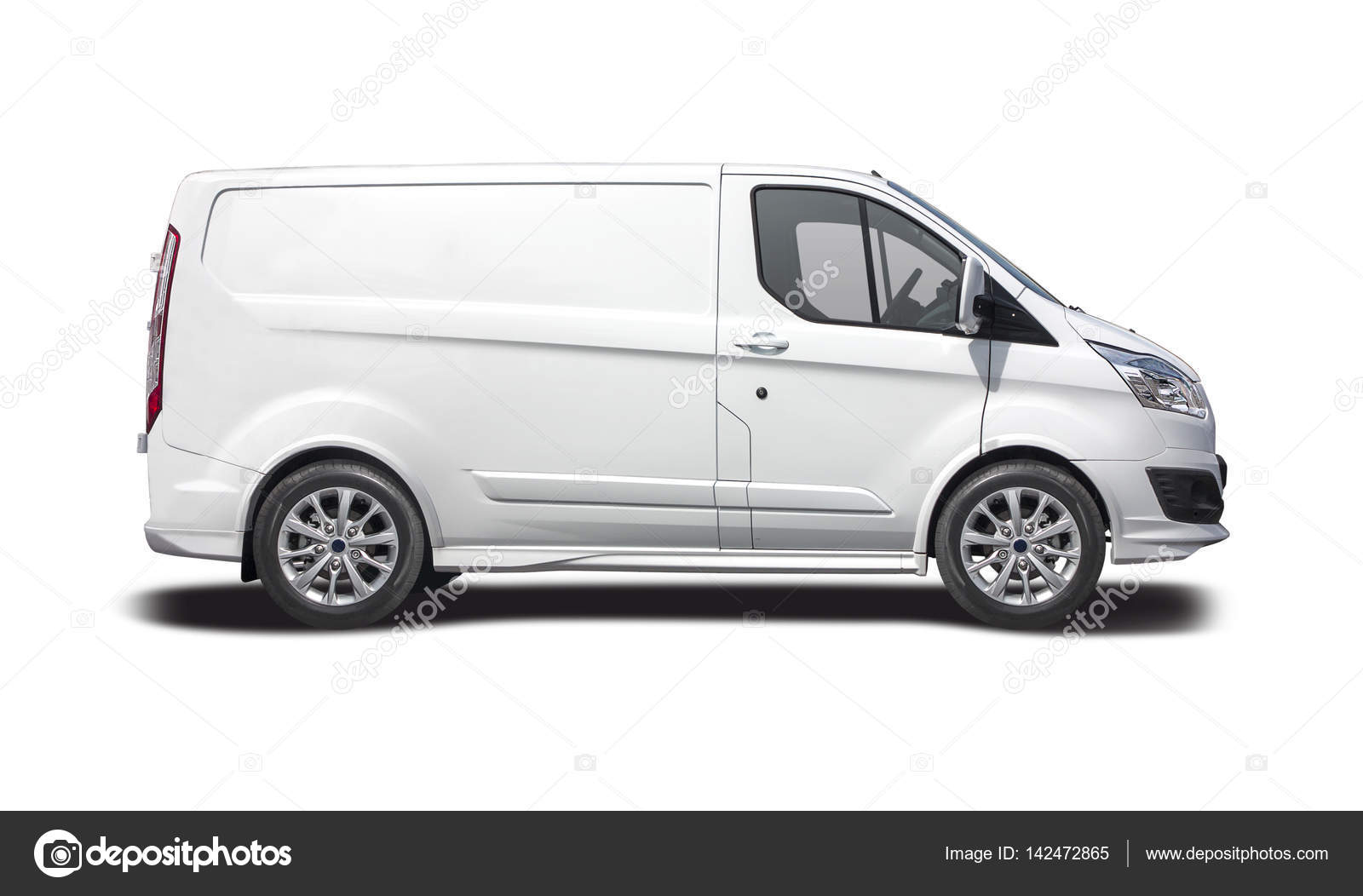 Nuevo Ford Transit vista lateral aislada — Foto editorial de stock ...