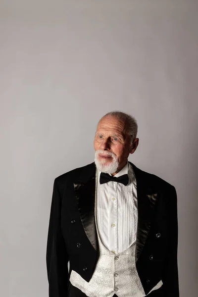 Old man butler fotos de stock, imágenes de Old man butler sin royalties ...