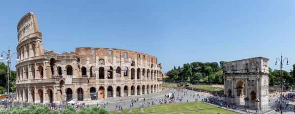 Panorámica del Coliseo y Arco Triunfal de Constantino - Roma, Italia. 2023