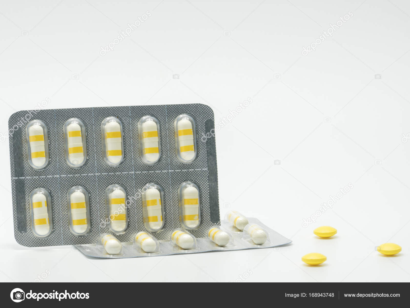 Anti-inflammatory medicine capsule pills on white background — Stock ...
