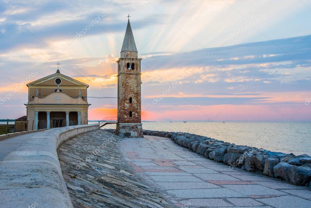 amanecer en Caorle Italia Paseo marítimo de Caorle, faro 2022