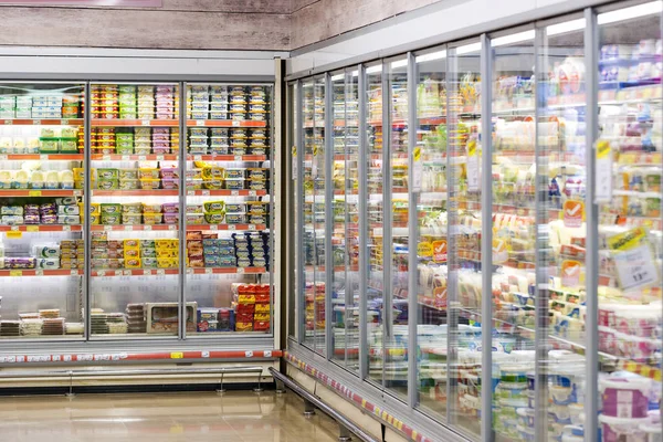 Nevera supermercado fotos de stock, imágenes de Nevera supermercado sin ...