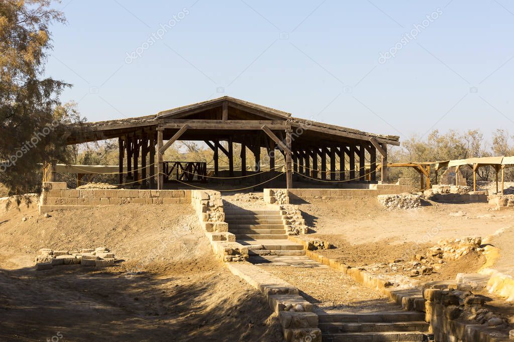BETHABARA, JORDANIA - ENERO - 11 de enero de 2017: Iglesia de Juan el ...