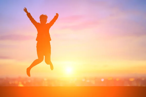 Mujer saltando fotos de stock, imágenes de Mujer saltando sin royalties ...