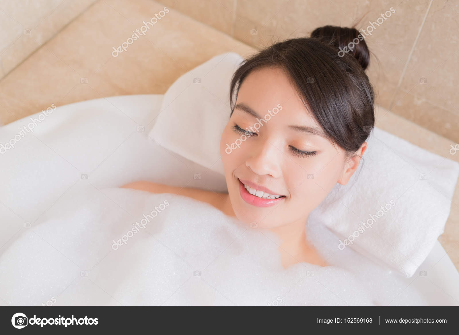 Woman take the bath Stock Photo by ©ryanking999 152569168